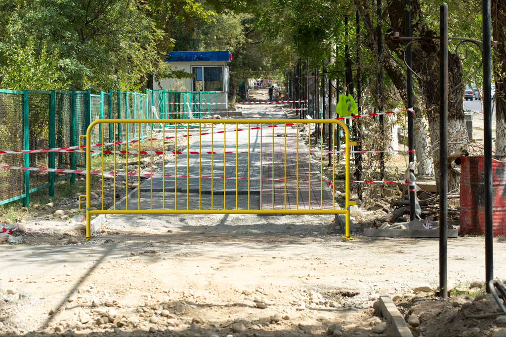 8.5 Ft Hot-Dipped Galvanized Steel Barricade - Crowd Control Warehouse